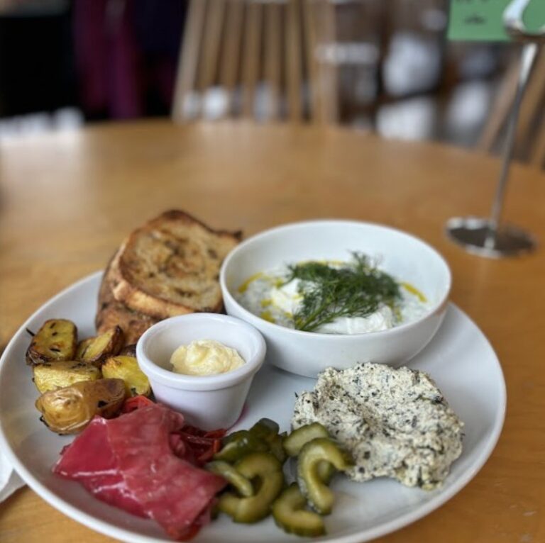 22 Best Breakfast Places in Warsaw (2026)