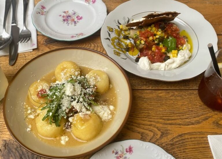 22 Best Breakfast Places in Warsaw (2026)