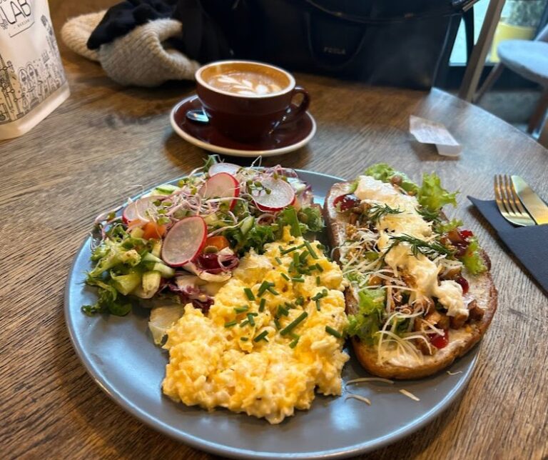 22 Best Breakfast Places in Warsaw (2026)
